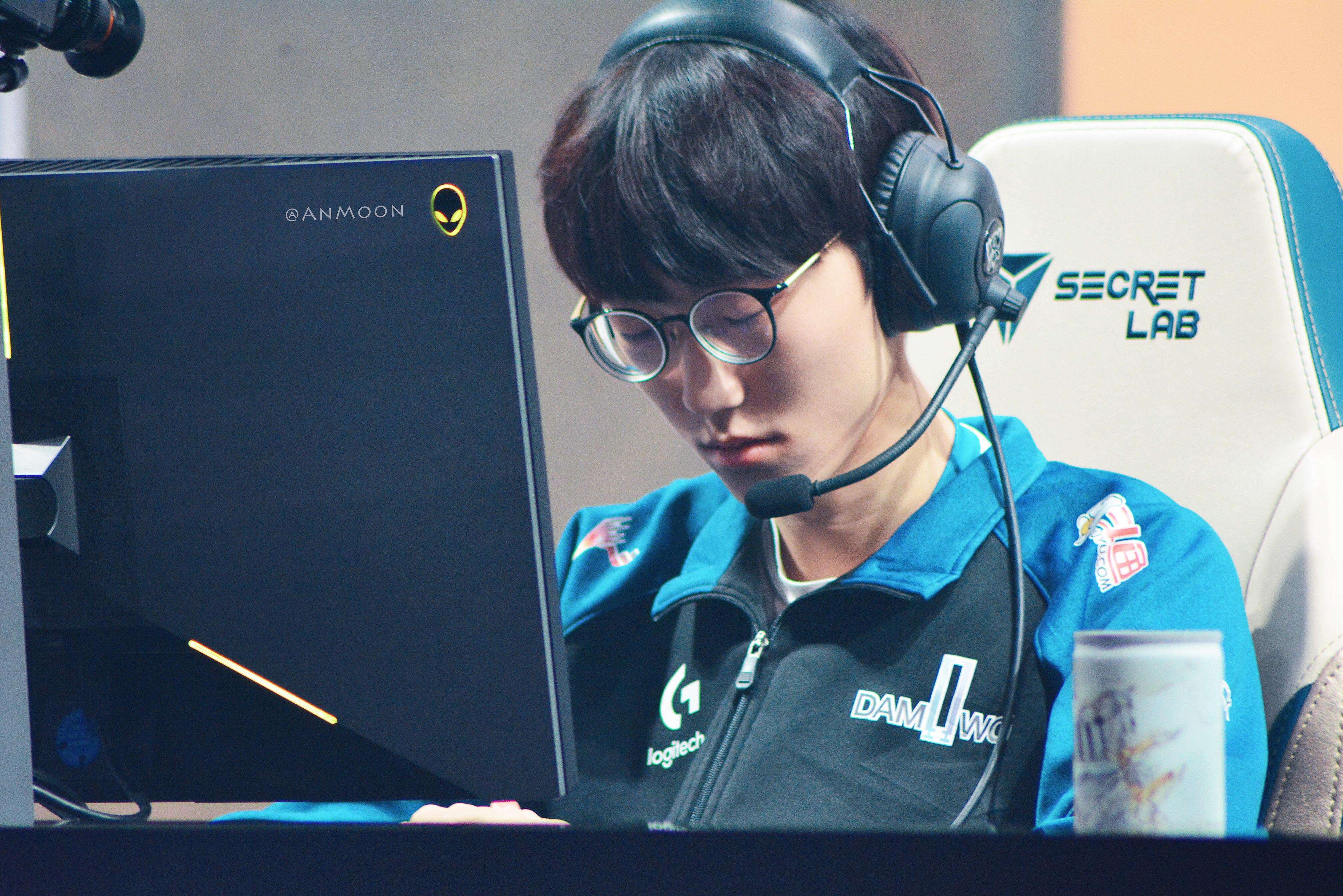 ShowMaker：当前版本AD重要度等于香炉版本，LSB像Uzi的RNG！