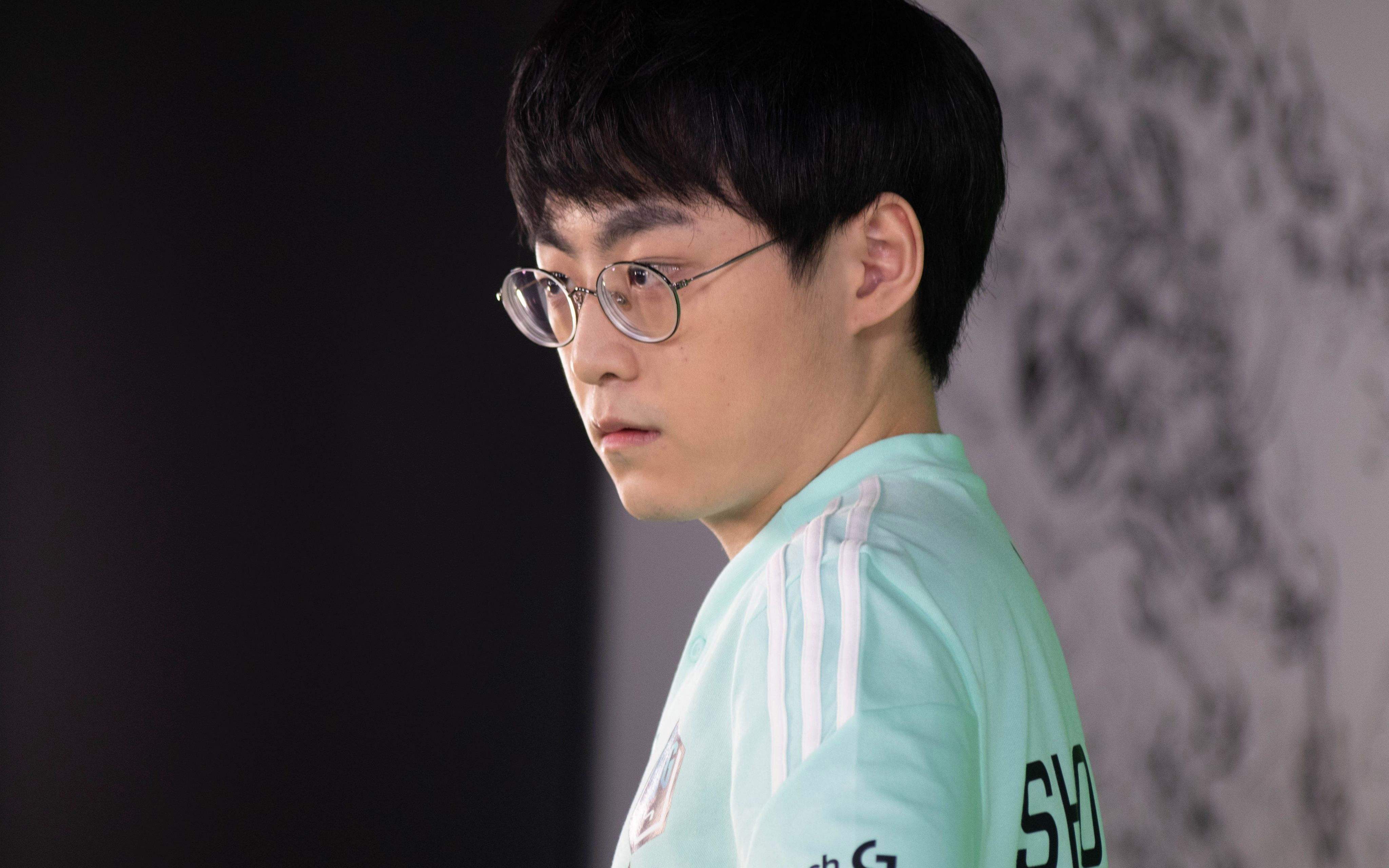 ShowMaker：当前版本AD重要度等于香炉版本，LSB像Uzi的RNG！