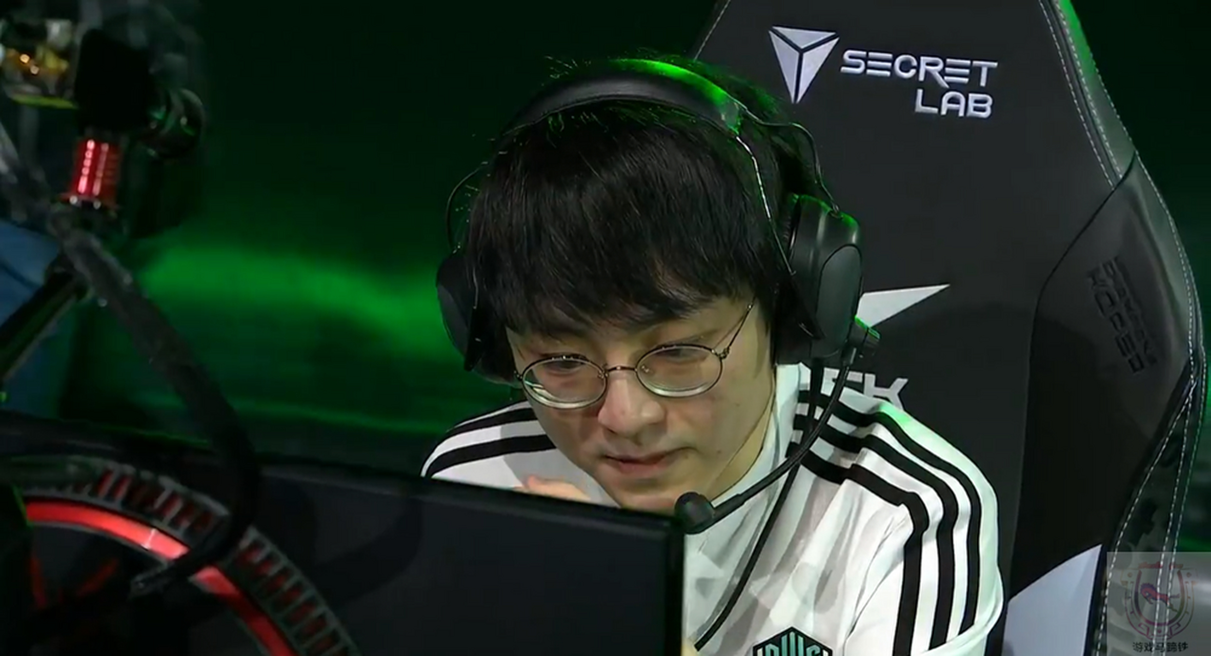 ShowMaker：当前版本AD重要度等于香炉版本，LSB像Uzi的RNG！