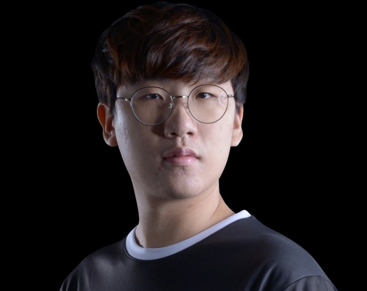 英雄联盟S12：S世界赛历届FMVP盘点，那些赛场星光们的浮沉