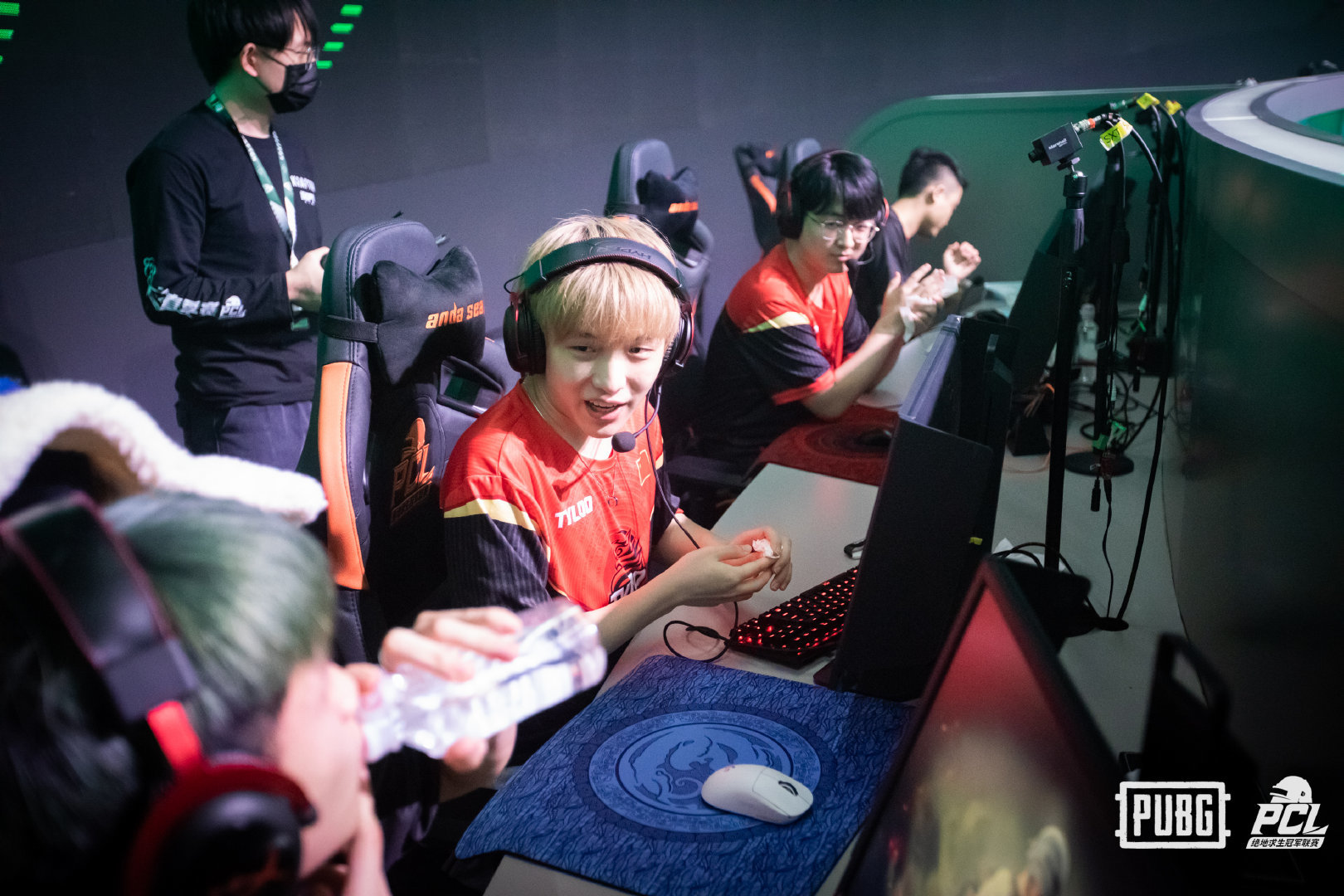 SQ两人入选最佳选手，4AM与17战神回归，PUBG工资杯将于中午开赛