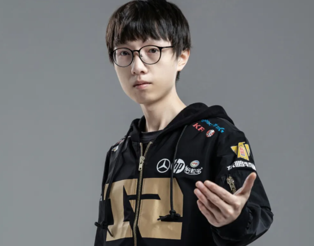 Uzi“下跪讨薪图”火了！RNG再出欠薪丑闻，乌兹成最惨背锅侠