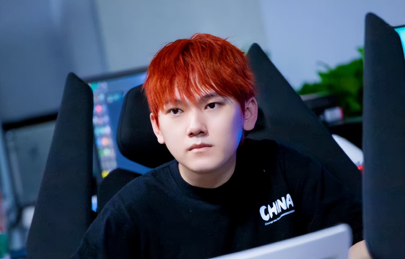 Rookie、Theshy开心开黑，还带着锦鲤选手一起，为阿水加油