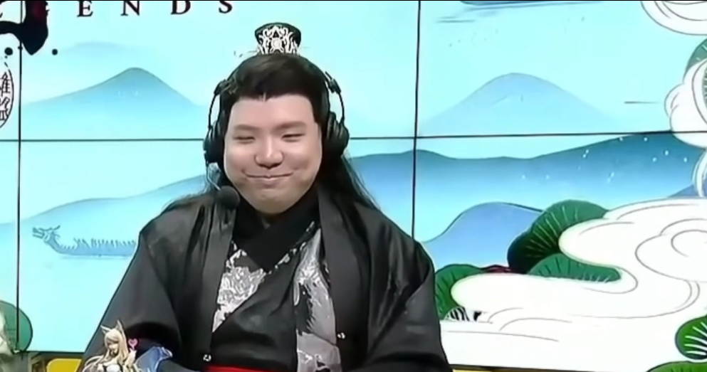 电竞董卓找到了山寨Rita，看完热舞之后，直接邀请对方一起露营