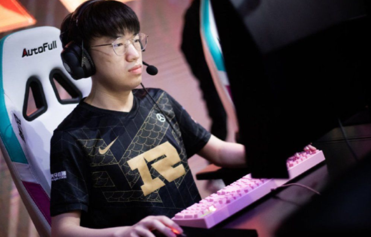 LOL：RNG选手危险了，一张照片让RNG成为外网公敌，RNG运营真勇
