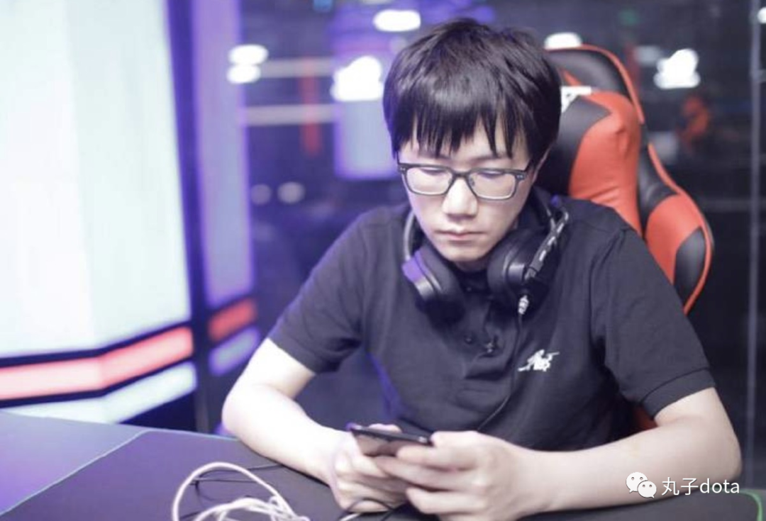 DOTA2：开创爹妈大战盛况的两位队长820和09为何都遭遇过网恋被骗
