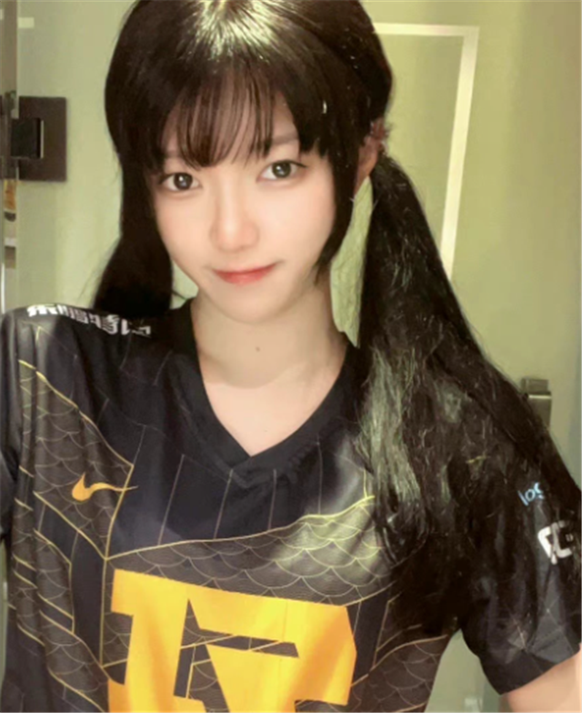 尖勾质疑RNG在s12的bp：对手不如LDL垫底队伍，教练还在选这种阵容？