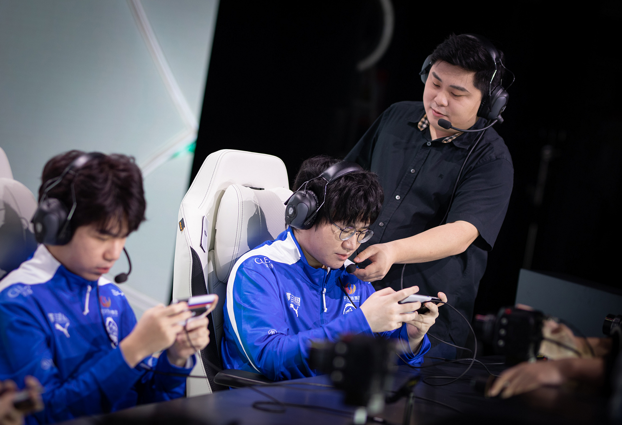 eStar夺冠后，粉丝指出SK的BP有问题，SK暴怒：你是什么东西？