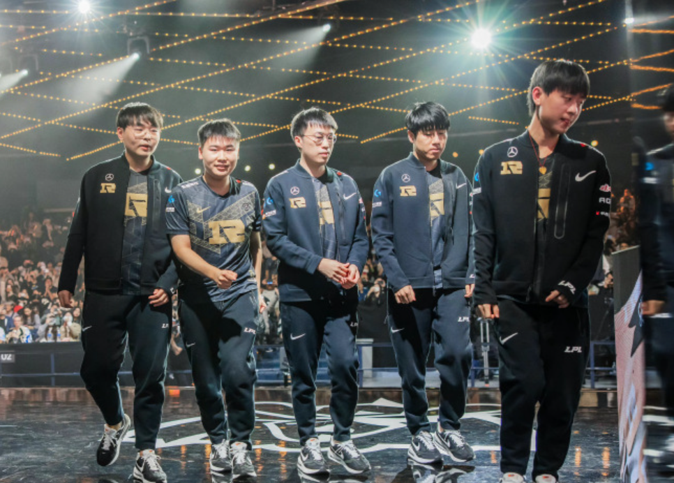 RNG轻松干碎CFO，Ming一拳打出2000，Gala闪现向前1V4