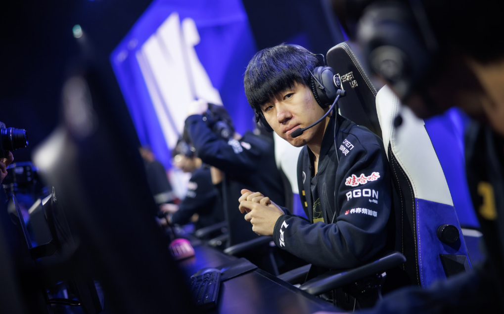 全华班亦有差距？RNG轻取100T，三连胜暂列小组第一