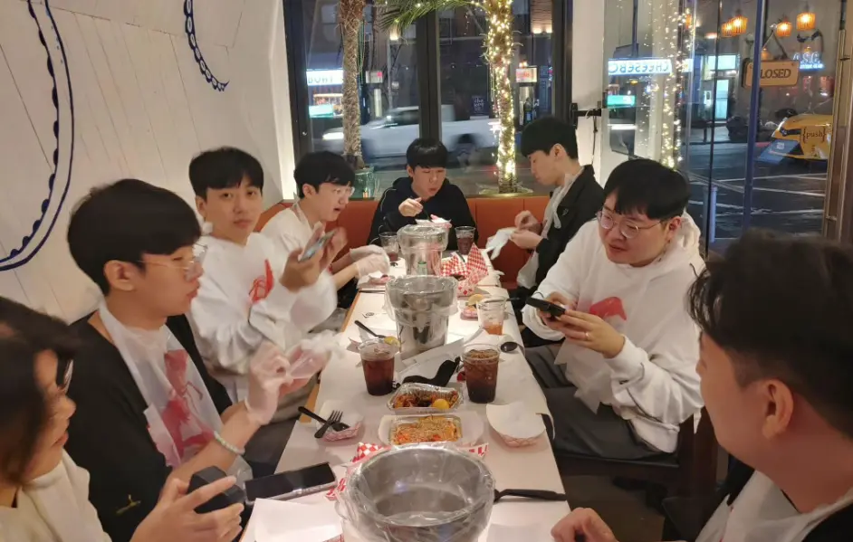 再战RNG！Chovy：第二轮GEN一场不输，不再执着对线