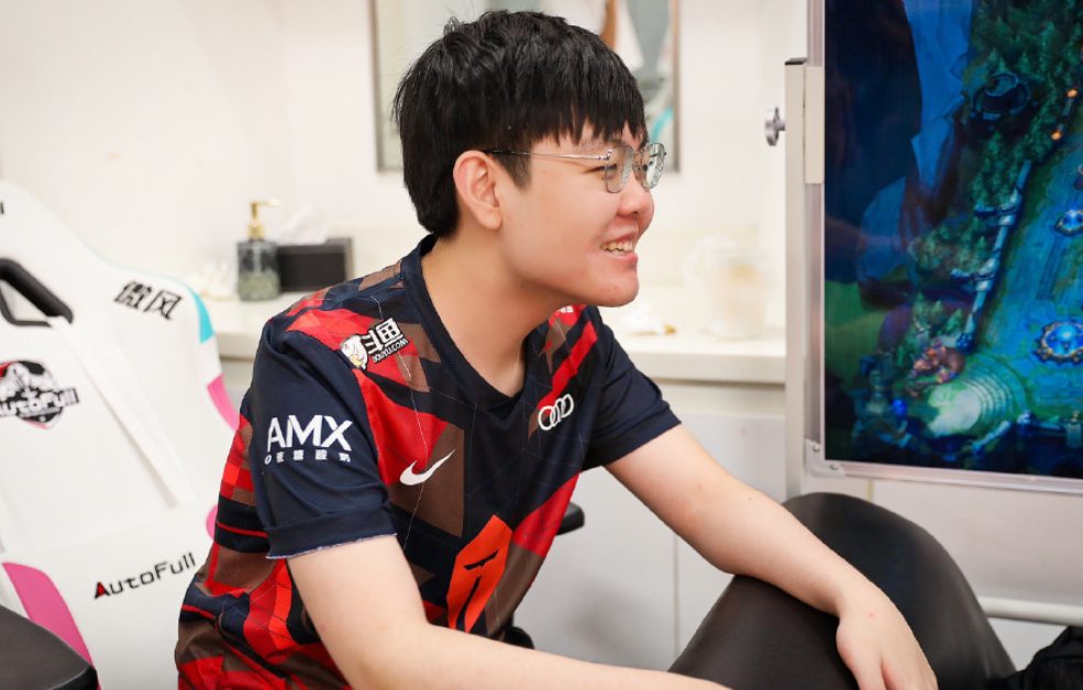 外网热议JDG击败EG：JDG世界最强！从没见过LPL战队小组赛这么猛