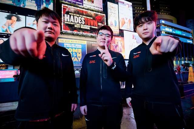 JDG小组第一晋级八强，369无敌剑魔打懵DK，天神下凡成“基操”