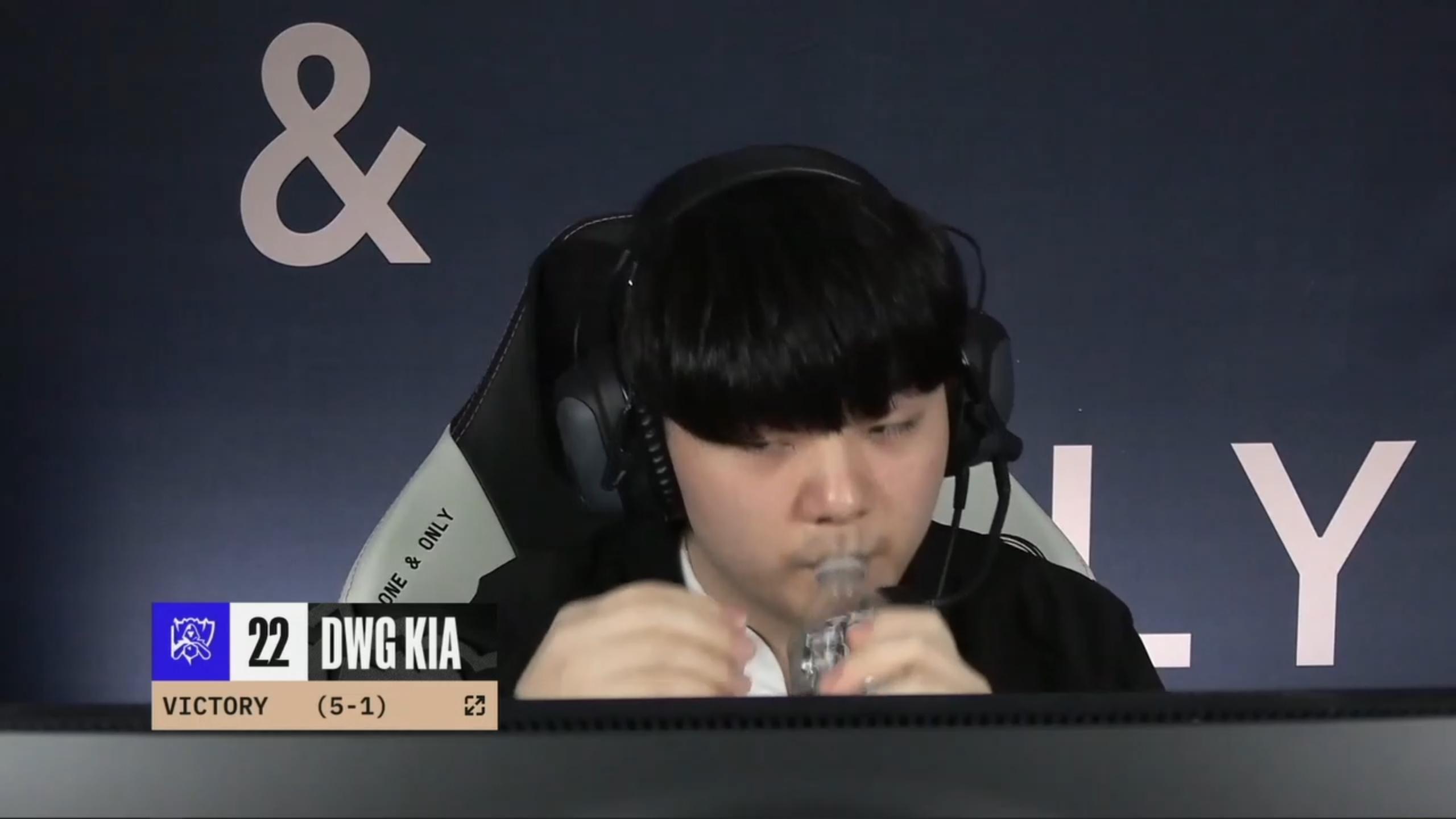 犹如天上降魔主！369无解剑魔砍翻DK，JDG小组第一晋级八强