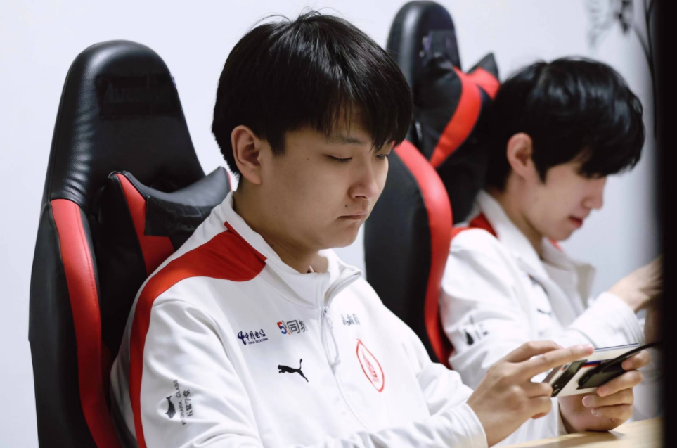 “AG完败XYG，猫神价值凸显”，一诺哑火，张大仙又挖到1位狠人