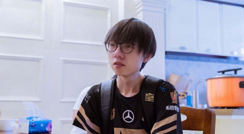 RNG名宿点评被T1零封，Uzi：打韩国队那种无力感，我是感同身受的