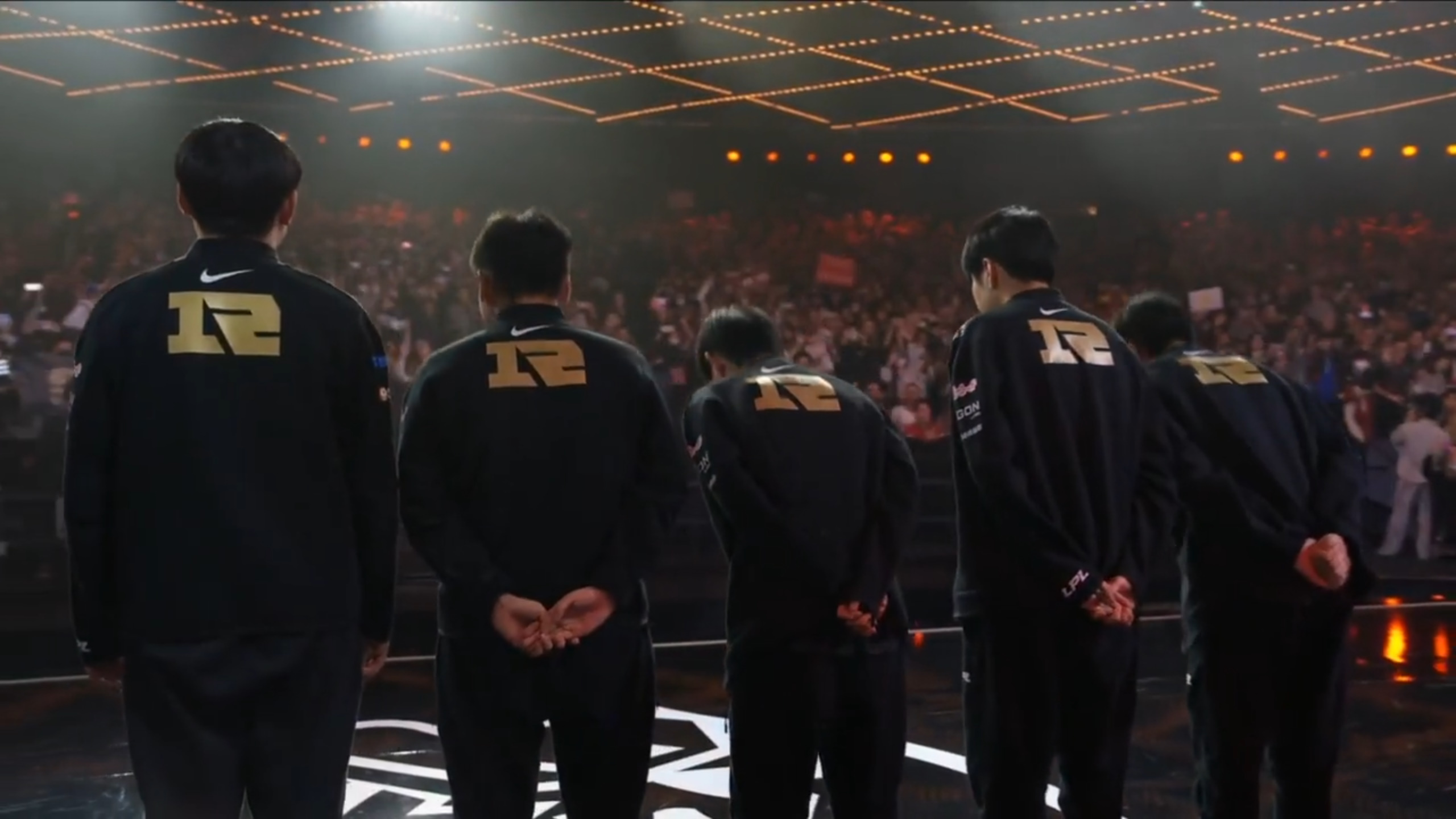 RNG名宿点评被T1零封，Uzi：打韩国队那种无力感，我是感同身受的