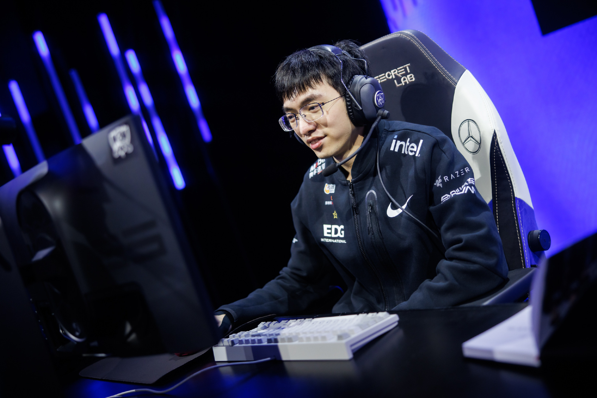 EDG惨遭DRX让二追三翻盘止步8强！S12四强，LPL仅剩JDG一根独苗