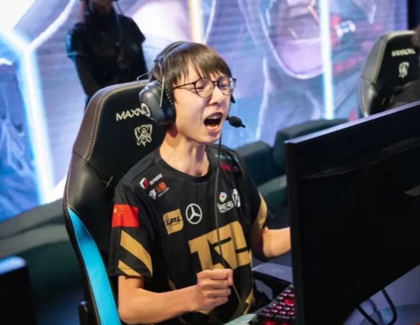 S12刚被淘汰就遭起诉！RNG被WBG告上法院，这下真的来了波大的