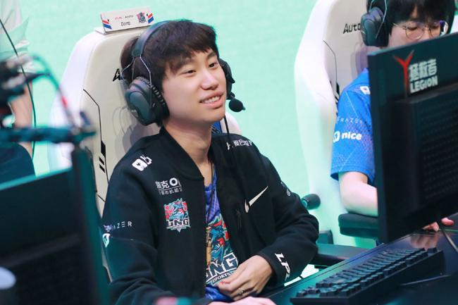 LOL：Doinb官宣加入LC，957爆料JDG联系RK，T1四人续约