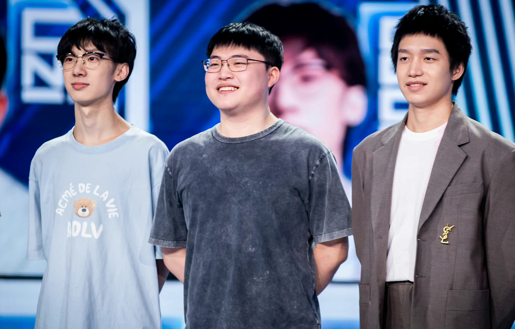 Deft获封冠军ADC，Uzi能否复出？妻子回应粉丝