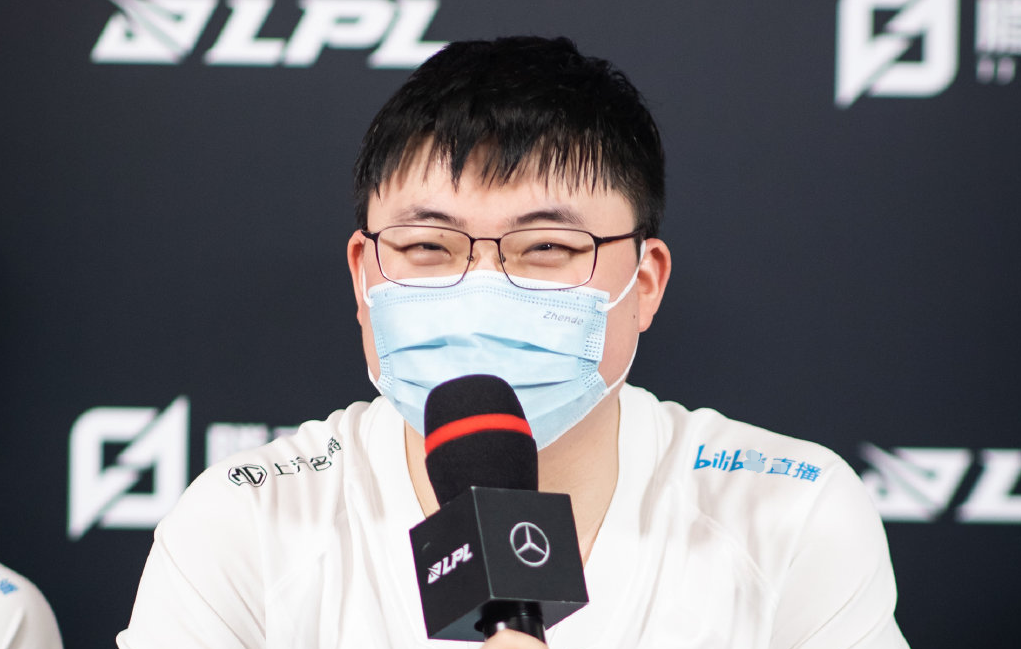 Deft获封冠军ADC，Uzi能否复出？妻子回应粉丝