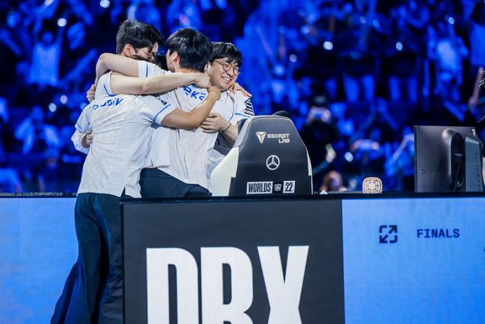 Deft：Clearlove也是一位渴望赢得世界冠军的人，退役了，很可惜