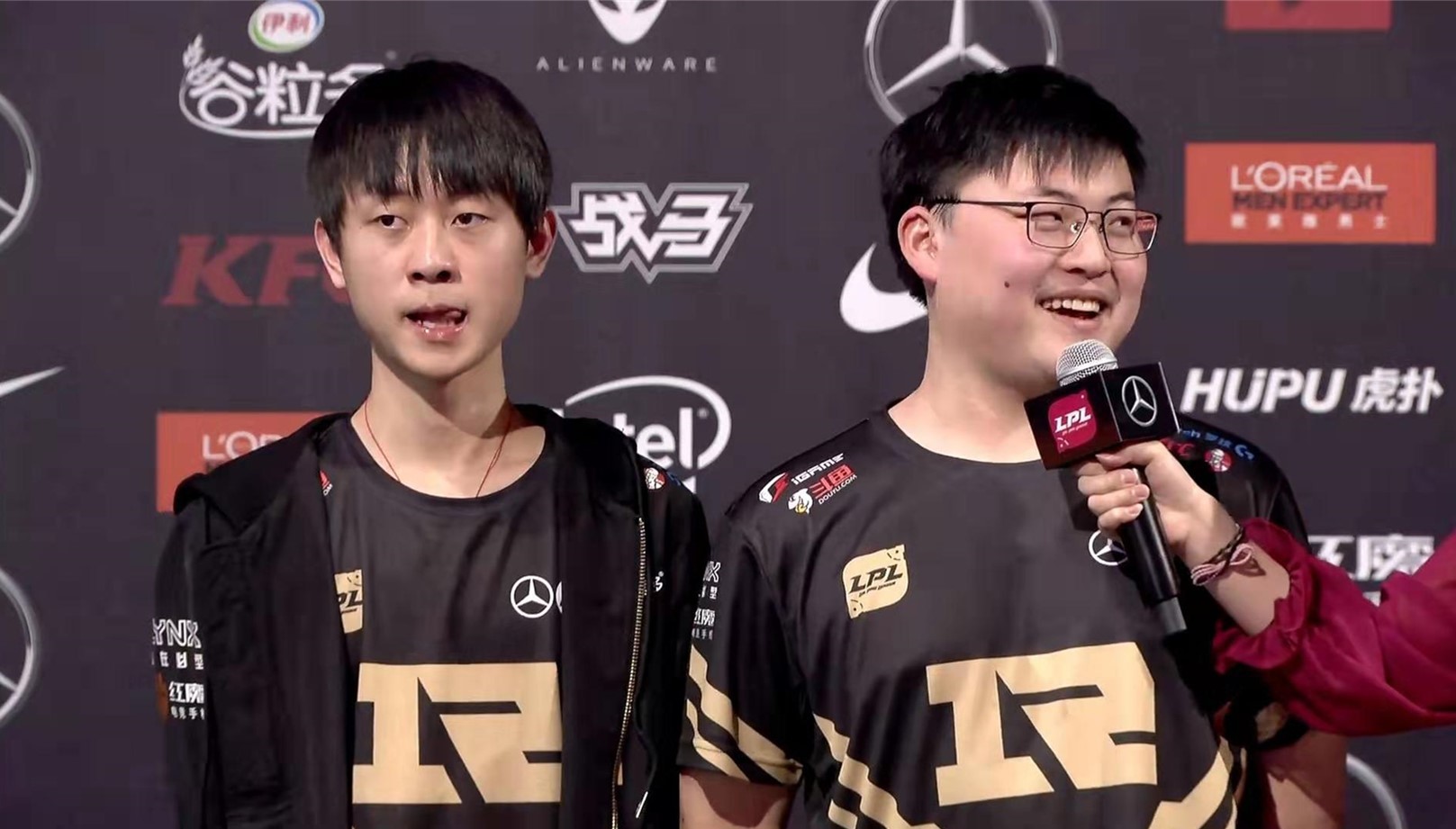 小明也被卡合同！爆料人硬钢RNG：Uzi退役是骗局，敢不敢放G2语音