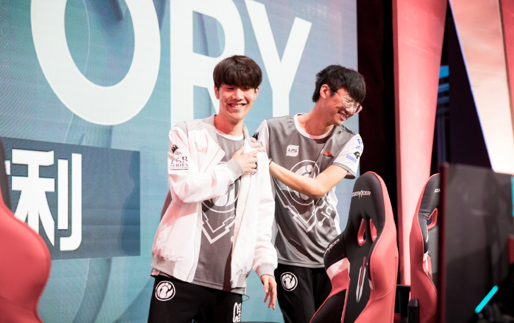 Theshy身价超预期？LPL经理谈WBG近况，RNG悍将或进队