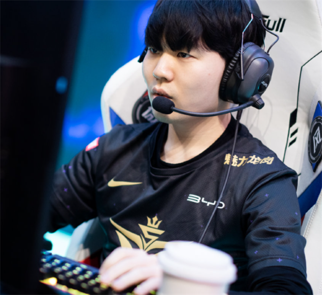 电竞“原”年？rookie晒截图，iwandy说辅助玩这个能夺冠