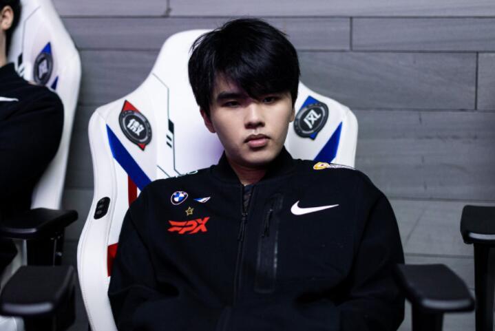 NEST出现心酸一幕，LWX一人撑起FPX，绝地翻盘晋级八强