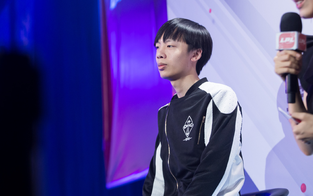 马哥Smlz难回赛场？Doinb直播爆料，LPL大龄ADC去留存疑