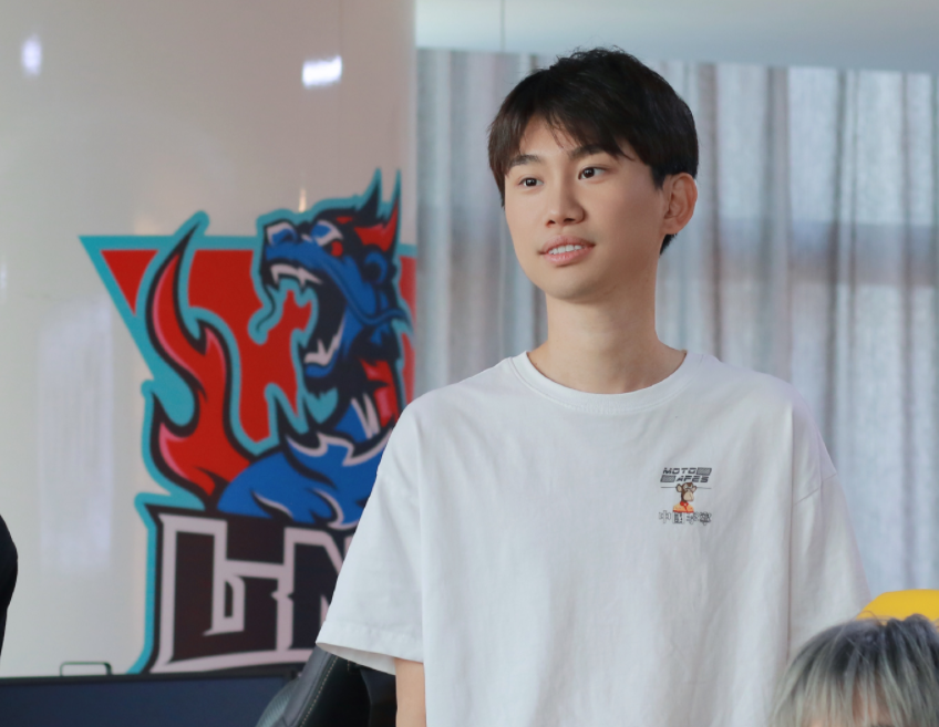 尺帝签约JDG！Doinb大爆猛料：如果是假的跪播一小时！