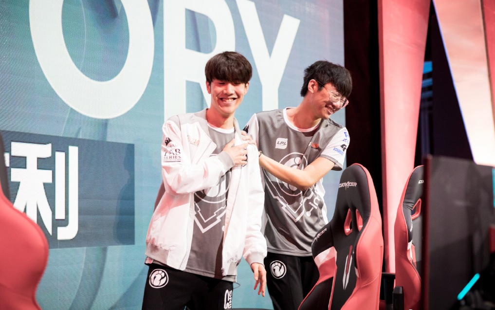 LPL全明星盛典将至，Theshy是主角，米勒无缘最受欢迎解说