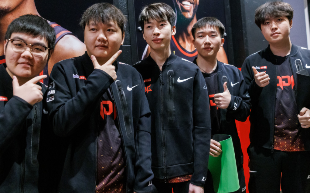 JDG全力补强，尺帝Knight存在感十足，Yagao粉丝无奈发声