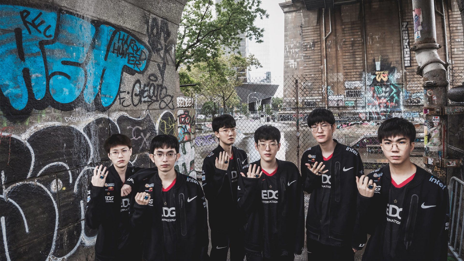 EDG夺冠阵容散伙，HLE官宣Viper回归，并关注了Scout