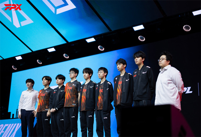 火凤能否再现涅槃传奇！FPX官宣主教练牛排、打野Clid离队