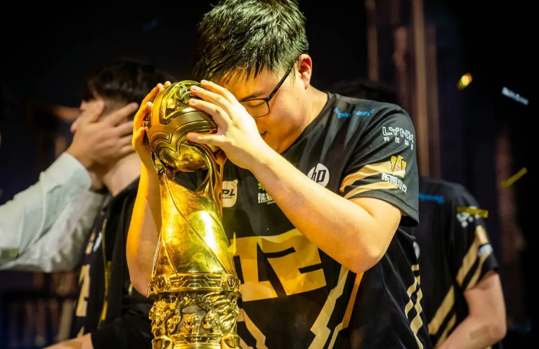 如果UZI选择复出，真的可以解决LPL的下路问题吗？