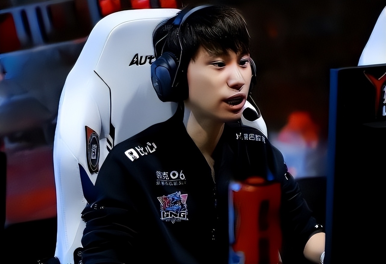 Doinb爆料Faker可能来LPL，目前已经收到三家报价，Scout想加盟T1