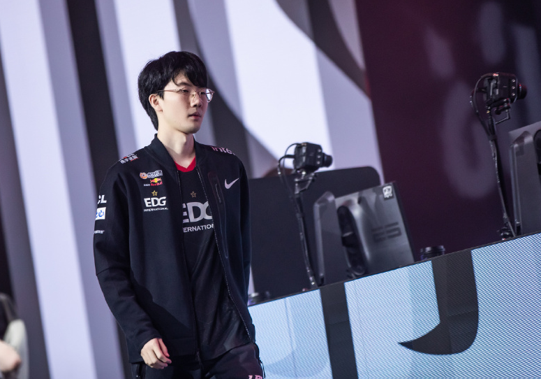 Doinb爆料Faker可能来LPL，目前已经收到三家报价，Scout想加盟T1