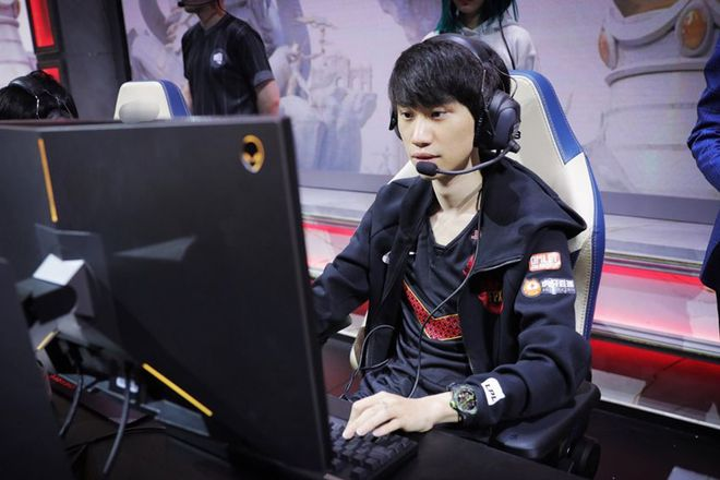 LOL：Doinb曝光EDG完全体阵容，中野辅留队，新阵容还不错