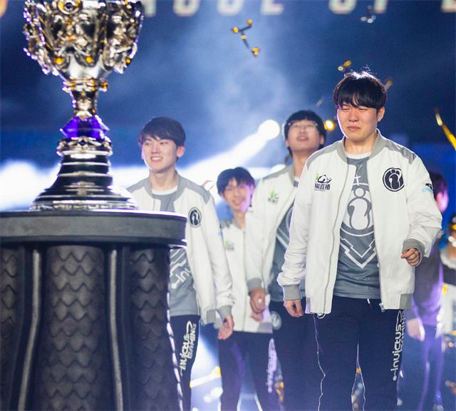 uzi改用厂长的id，EDG名宿来了？rookie改id为老队友送祝福