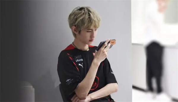 AG时代又回来了？领跑选拔赛成“BO1的神”，一诺再现射手开团