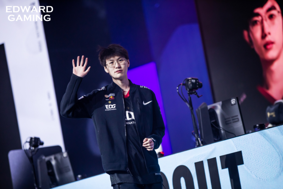 Doinb联手LWX，GALA去EDG，LPL转会圈震荡，小虎还在拉扯