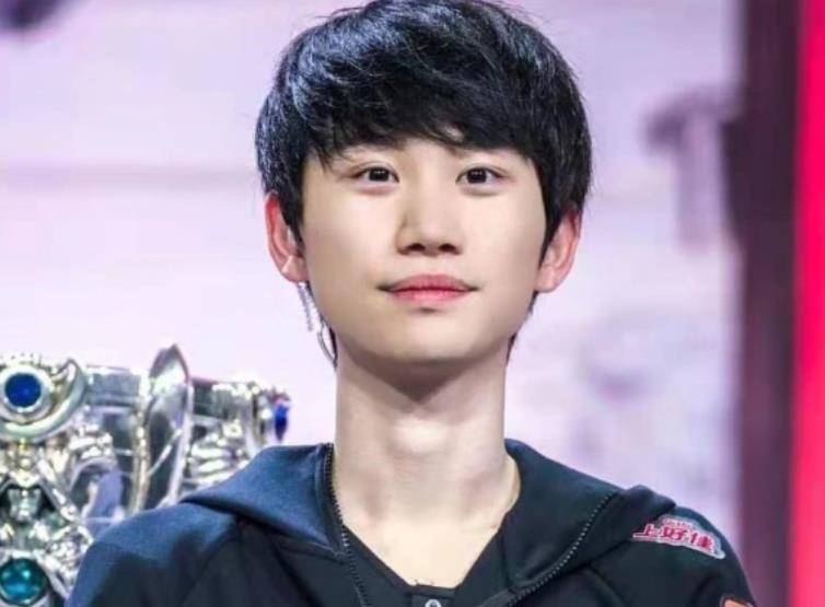 LOL：UZI加盟EDG？Doinb爆料大瓜来了，比Bin和呼吸互换还夸张