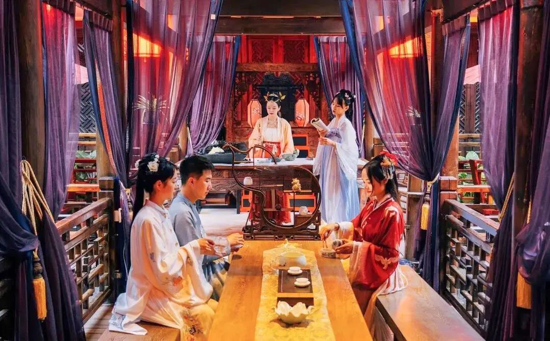 沉浸式剧本杀团建界新宠年轻人的潮流聚会团建必备项目