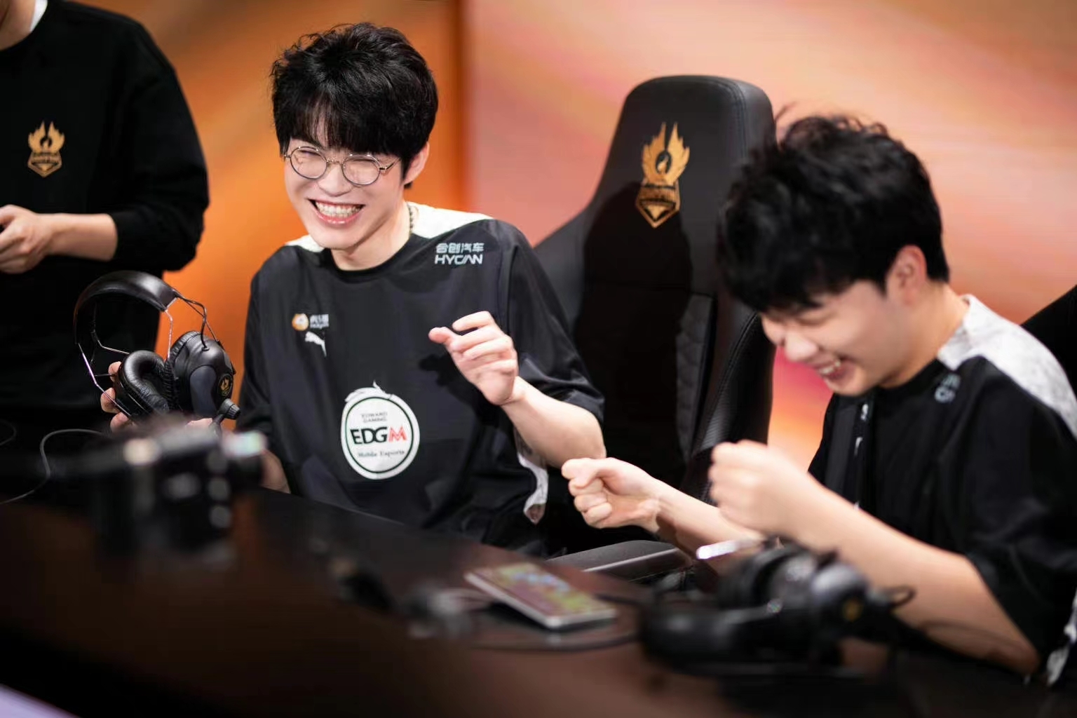 世冠首日赛况：AG延续状态十一连胜，IMP展现统治力，EDGM有危险