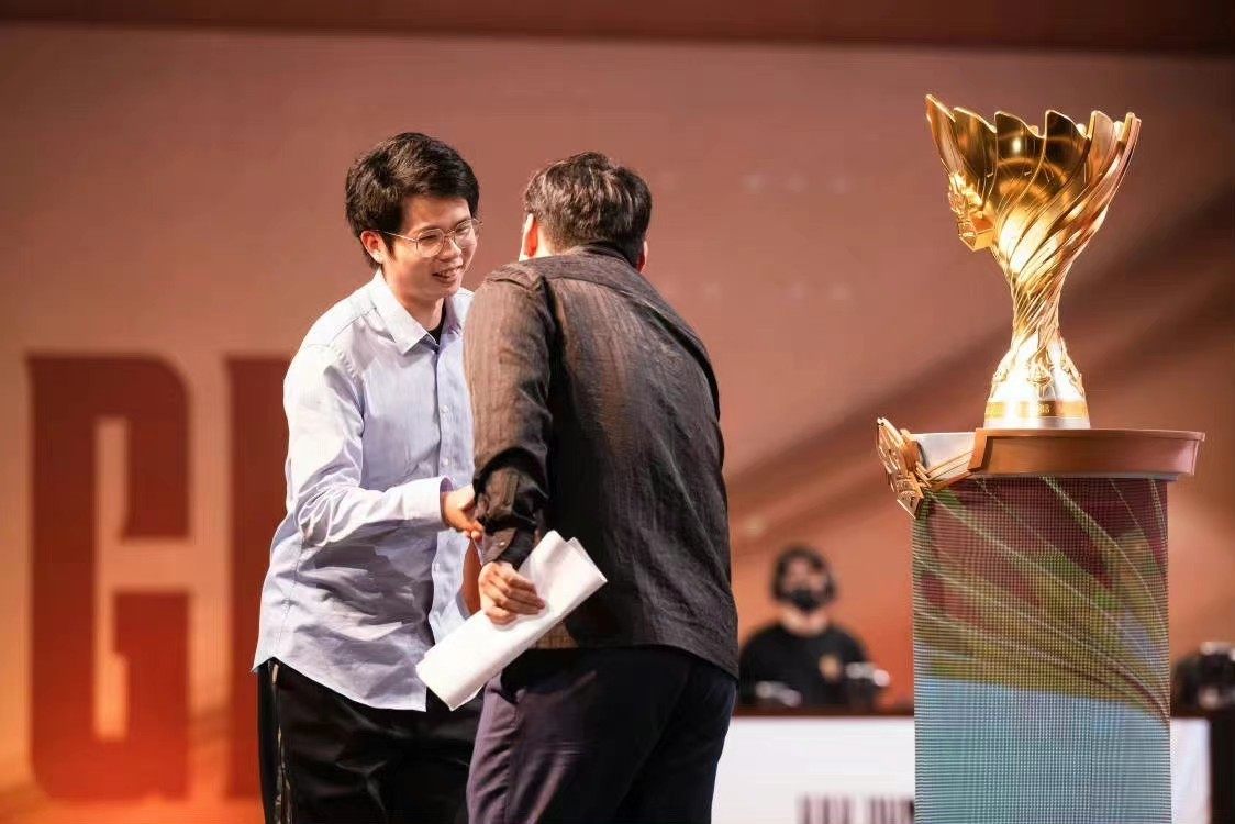 Hero、eStar世冠相遇，清融子阳热烈拥抱无畏久酷，感动！