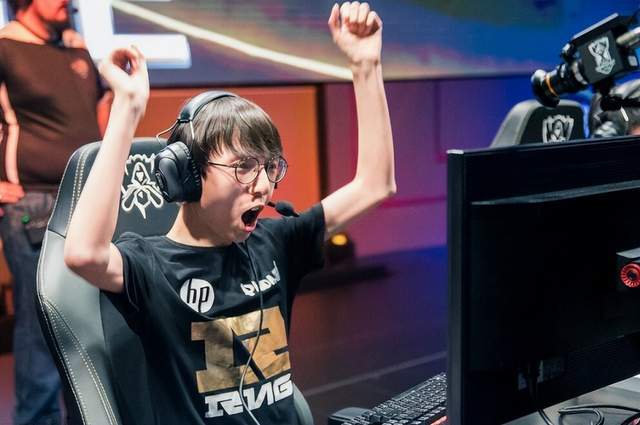 RNG不止合同的神？Mlxg直播透露：冠军奖金都要被抽成45％