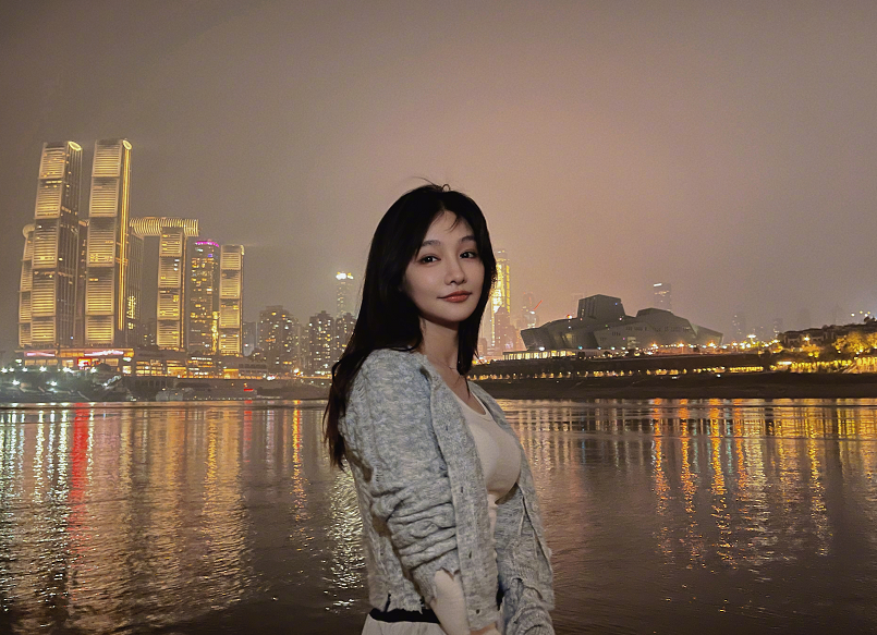 Miss和小苍到底谁是电竞第一女选手？两大魔兽冠军直播给出答案！